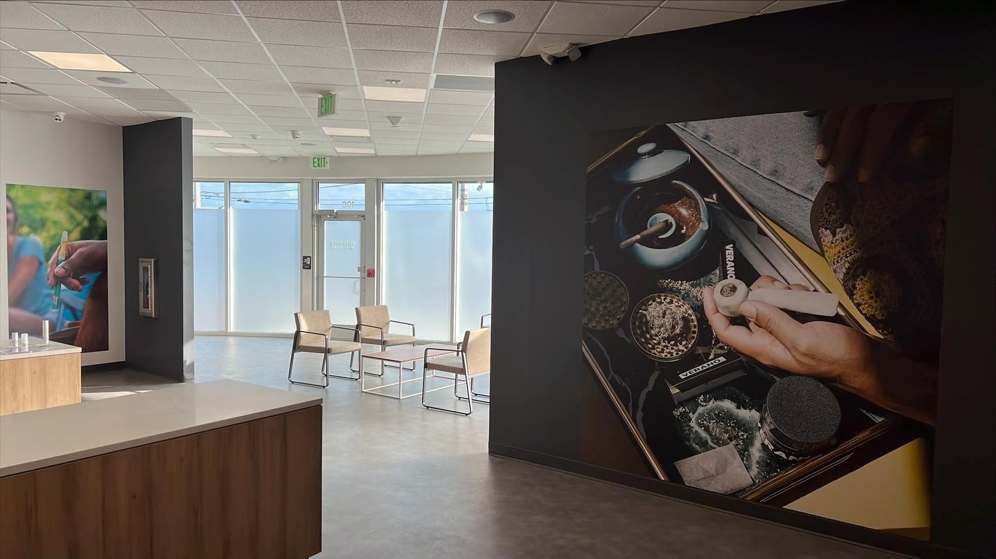 THC Crumble: What Is It, How Is It Made, & How To Smoke It